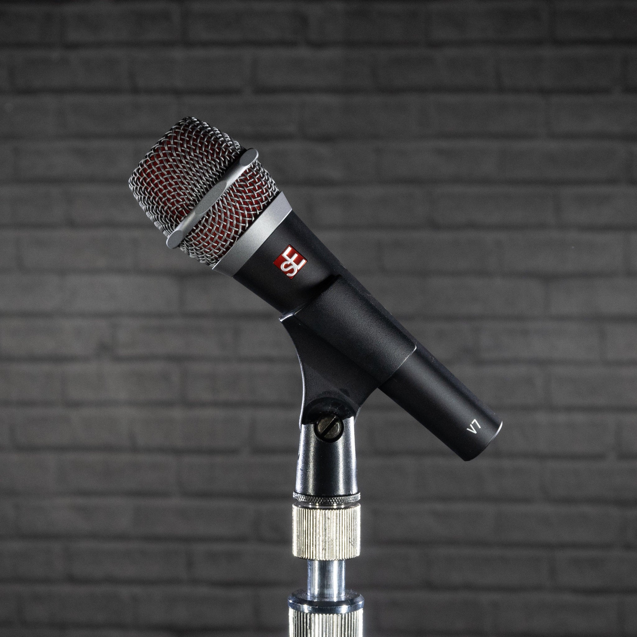 sE Electronics V7 Handheld Supercardioid Dynamic Microphone